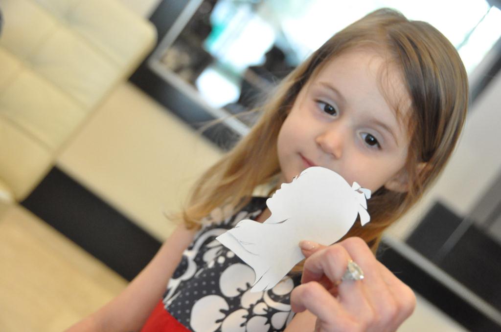 Hire a Silhouette Artist for your Event - Silhouettes for Survivors