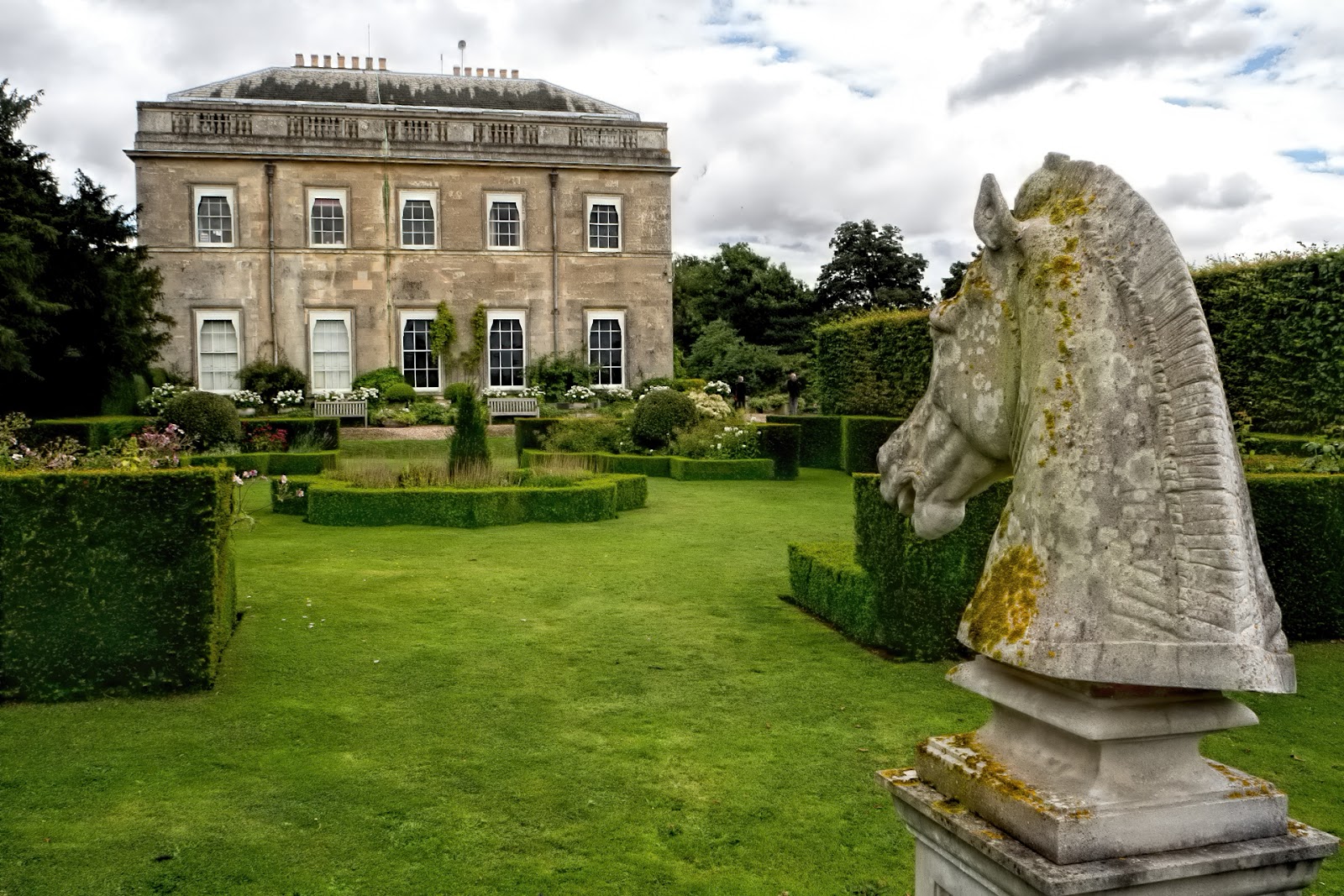 Lincolnshire Cam: Hackthorn Hall. (Set 1 of 2).