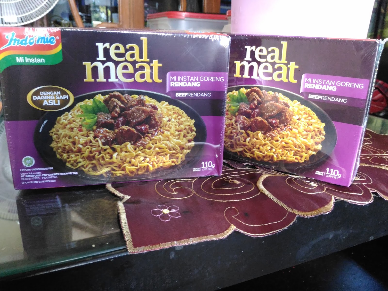 lunatic: REVIEW INDOMIE GORENG REAL MEAT RENDANG