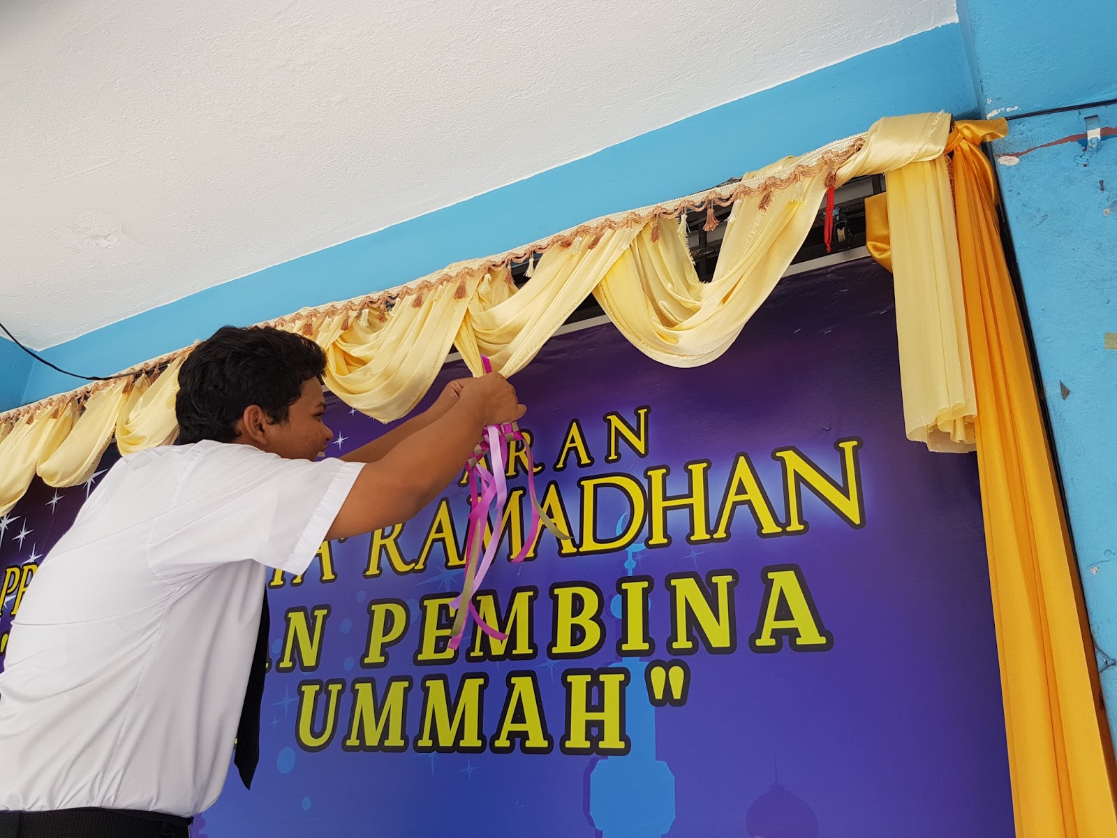 Hiasan pentas sempena Hari Raya - GURU KAUNSELING NURHAIZA CHE MAT