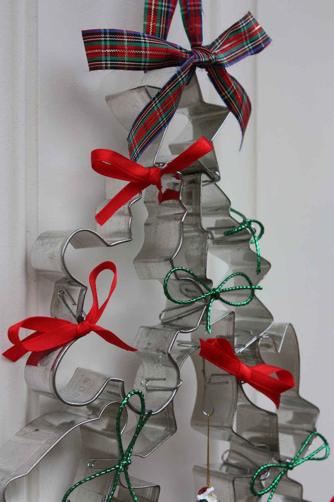 Frugal Frolic: DIY: Cookie Cutter Holiday Tree