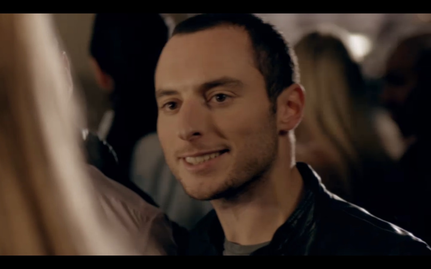 Skins: Pure 7x03 - Daniel Ben Zenou & Half-Naked Extra 🎥 - Desnudos en películas