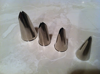 The Iced Queen: Piping with Leaf Tips