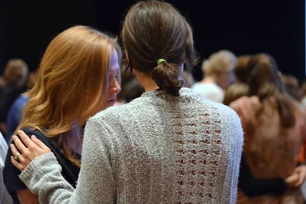 Five Reasons to Pray with Others | Moms In Prayer International