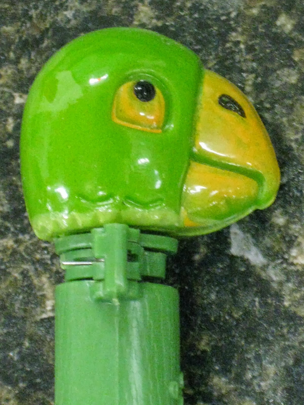 Totem Candy Dispensers: Parrot