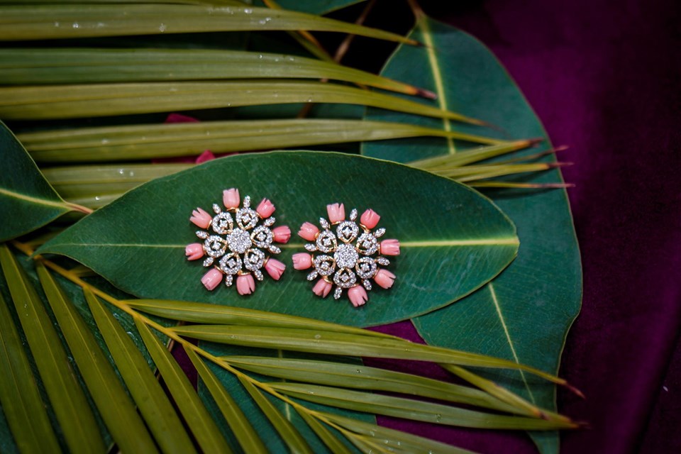 Simple Pendants and Studs in Diamonds - Jewellery Designs