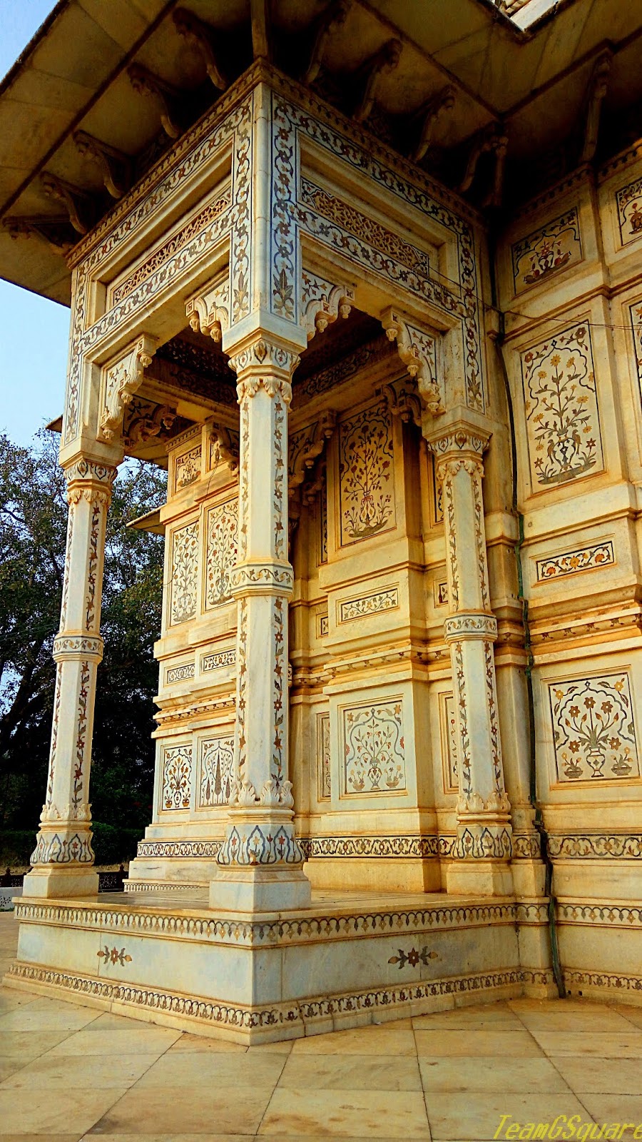 Team G Square: MP DIaries: Chhatris of Shivpuri, A 20th century Wonder