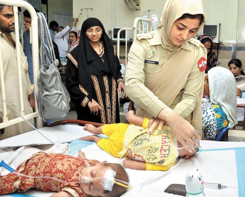 Pakistan Army Doctors Treating Patients In Hospitals Photos - All About ...
