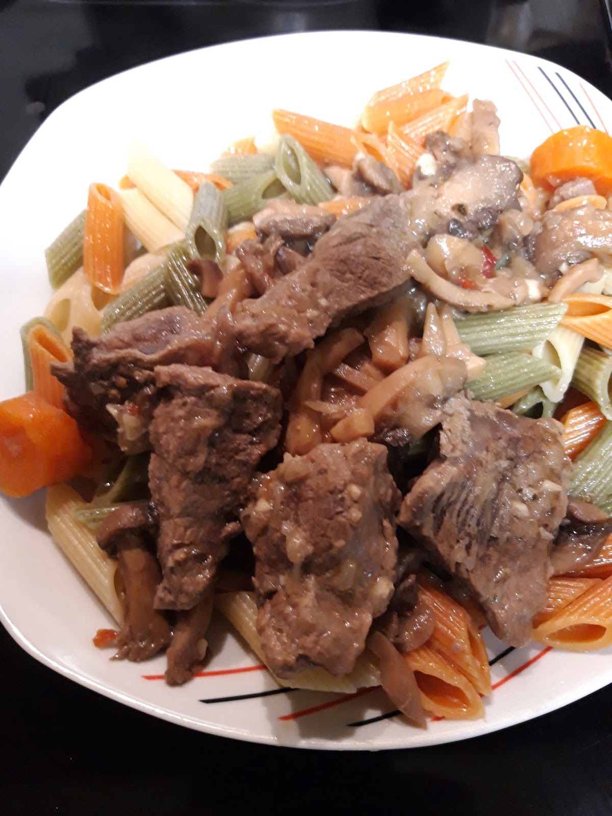 ΝΟΣΤΙΜΑ ΣΠΙΤΙΚΑ ΦΑΓΗΤΑ ΚΑΙ ΓΛΥΚΑ: ΜΟΣΧΑΡΑΚΙ ΛΕΜΟΝΑΤΟ ΜΕ ΠΕΝΕΣ