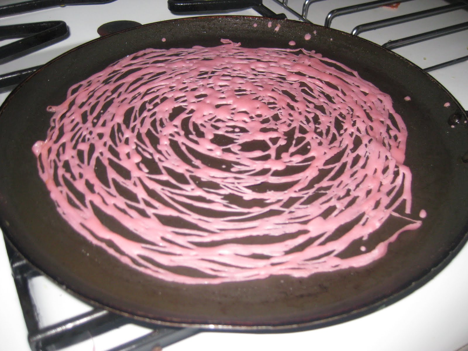 Di Bawah Tudung Saji: Roti Jala Pink