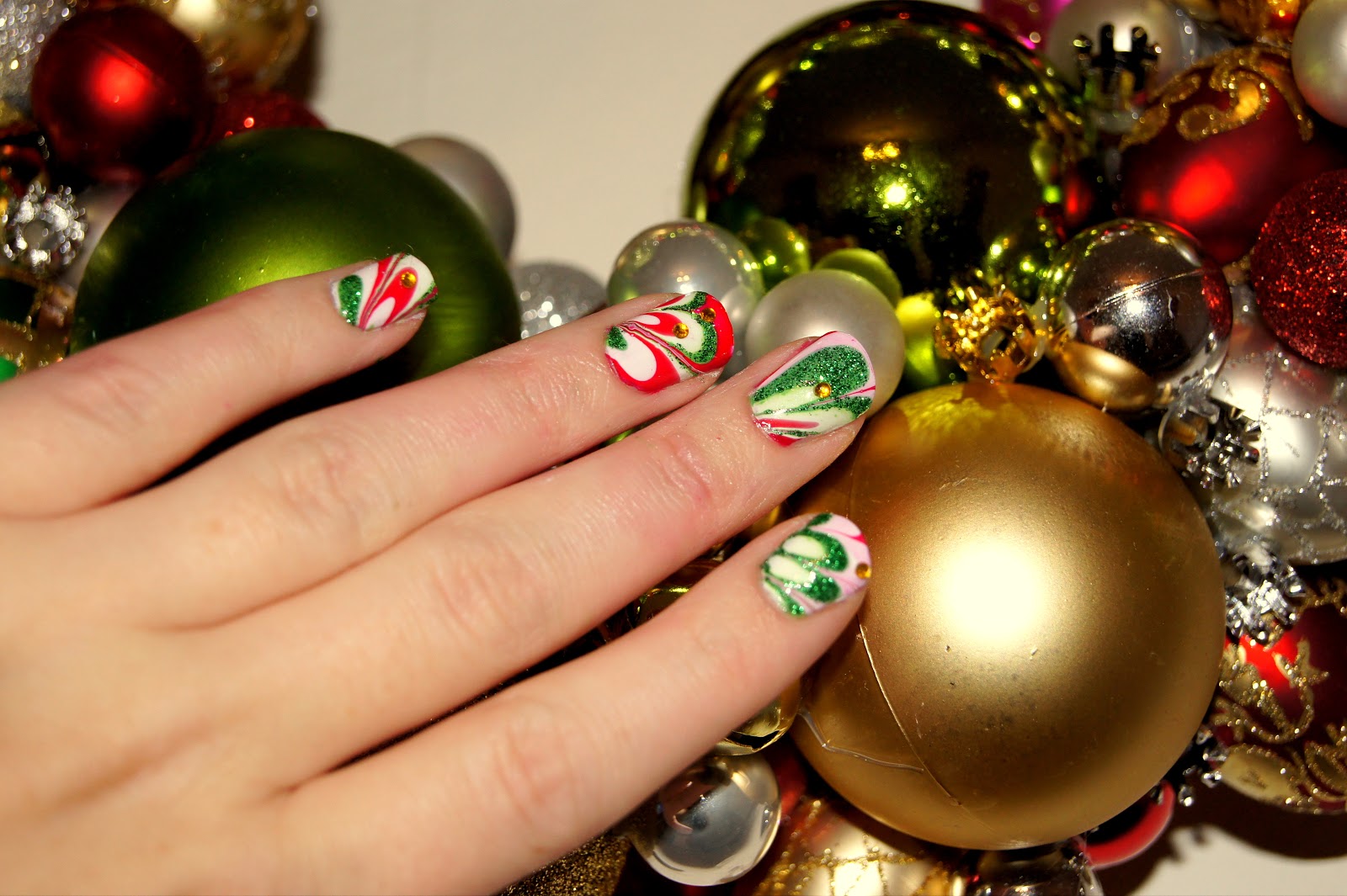 Negle Nymfer - En blog om neglelak: Vandmarmorerede Julenegle - DIY