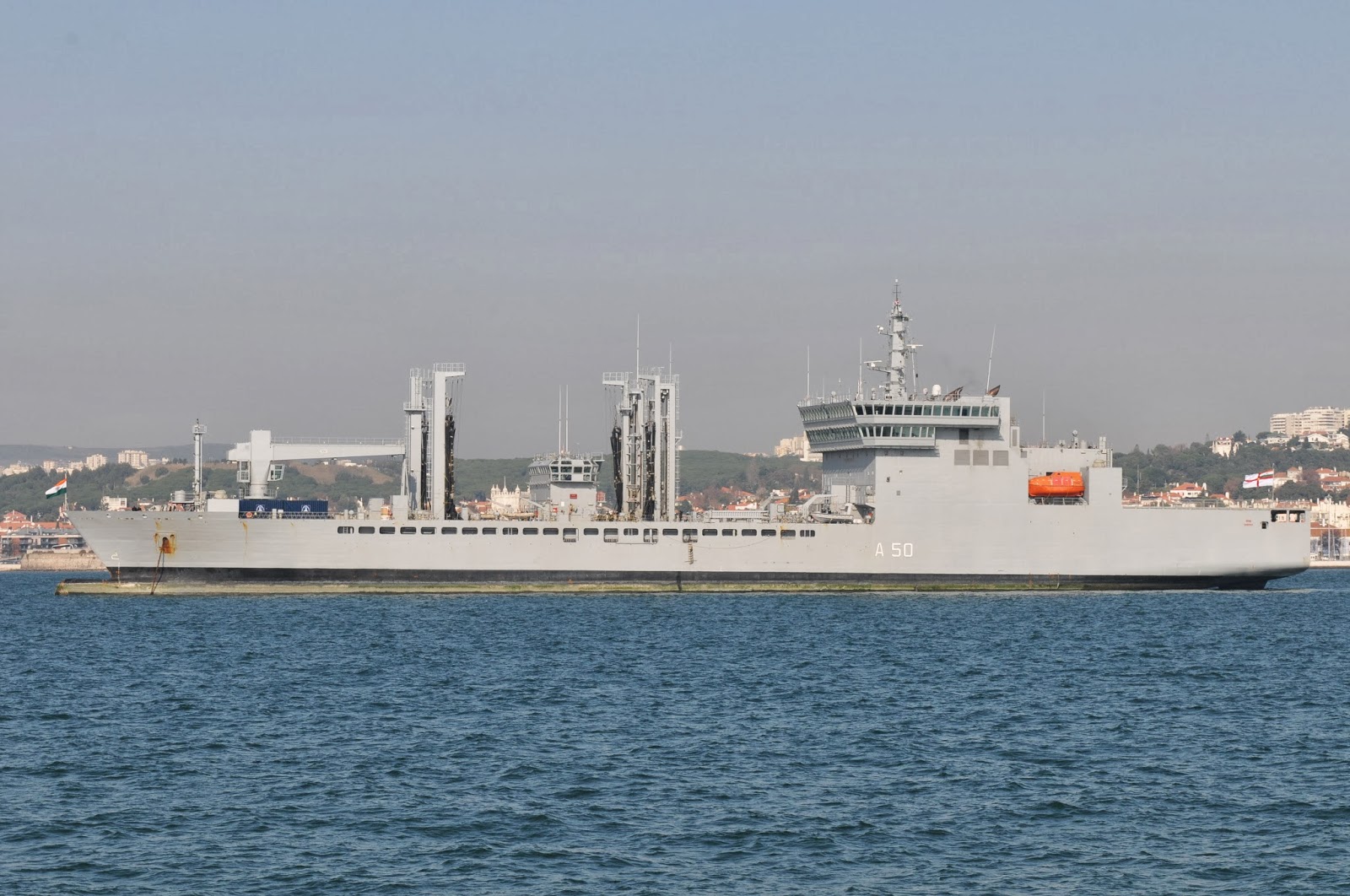 SHIPS & THE SEA - BLOGUE dos NAVIOS e do MAR: INS DEEPAK em Lisboa