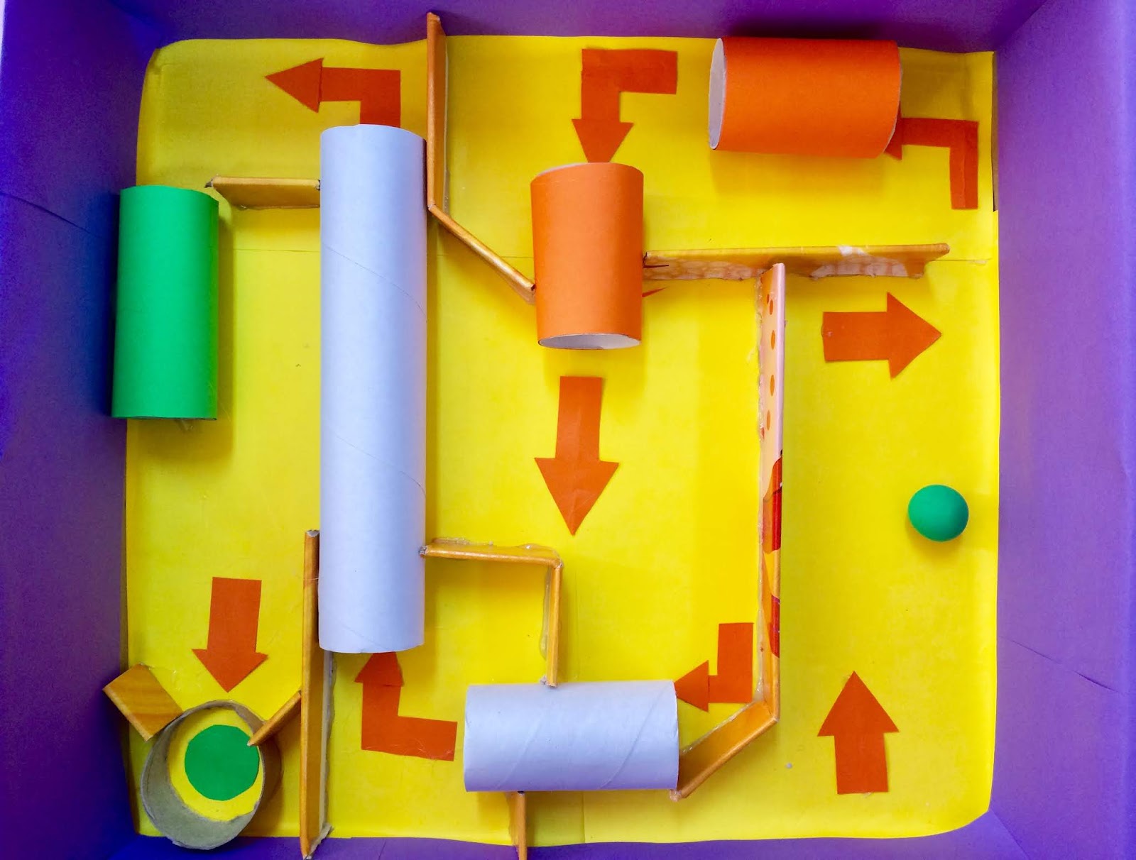 Joc din materiale reciclabile: „Mingea prin tub” - Materiale didactice ...