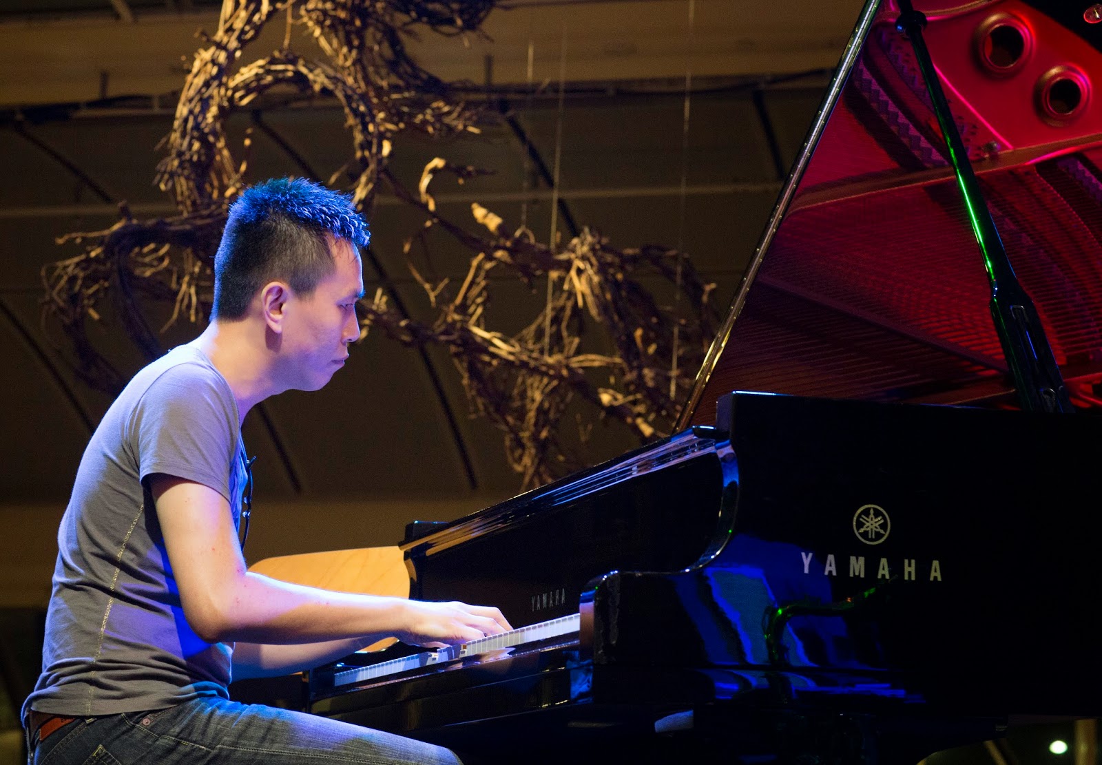 Singapore Night Live: Tze Toh Wendy Phua and Teo Boon Chye. Galloping ...