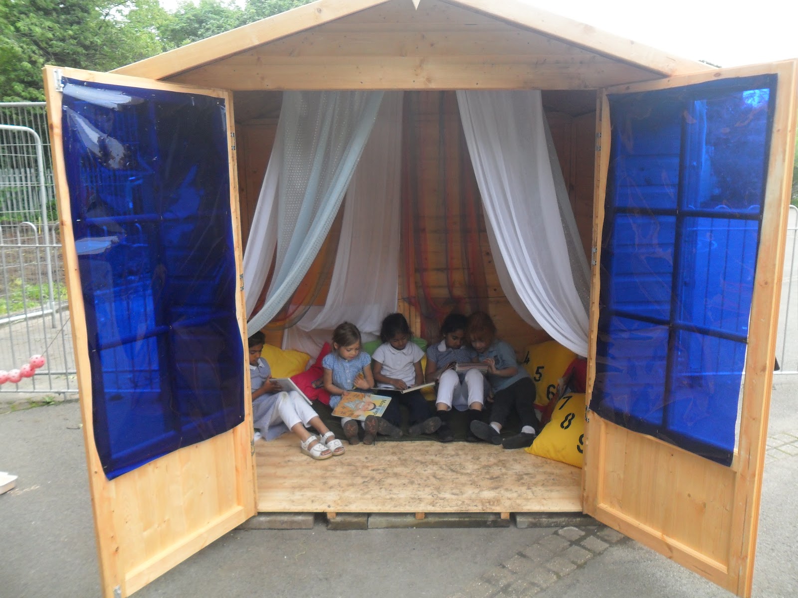 Begbrook Primary School Year 1: Our new outdoor reading summer house!