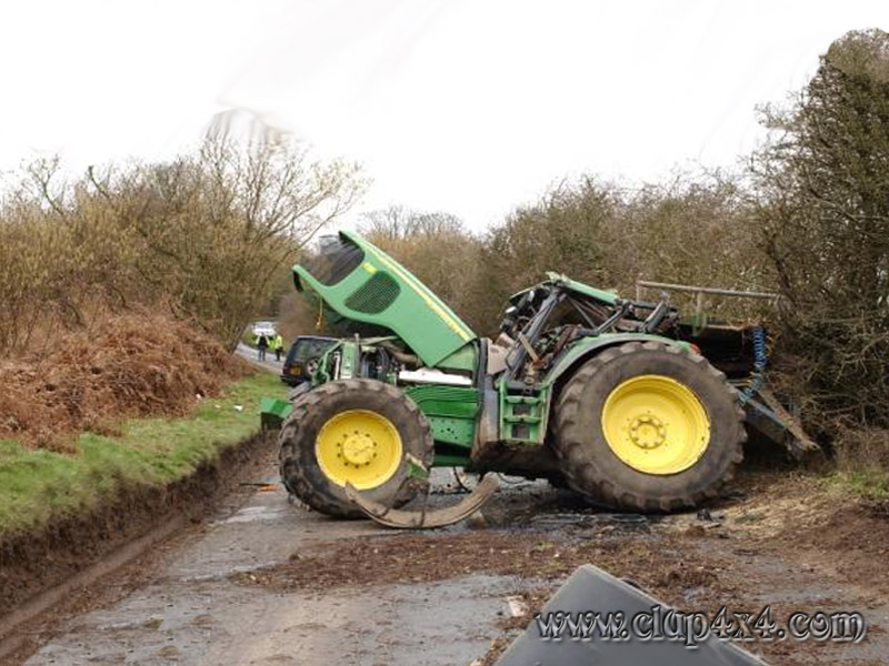 Tractors - Farm Machinery: John Deere Accident