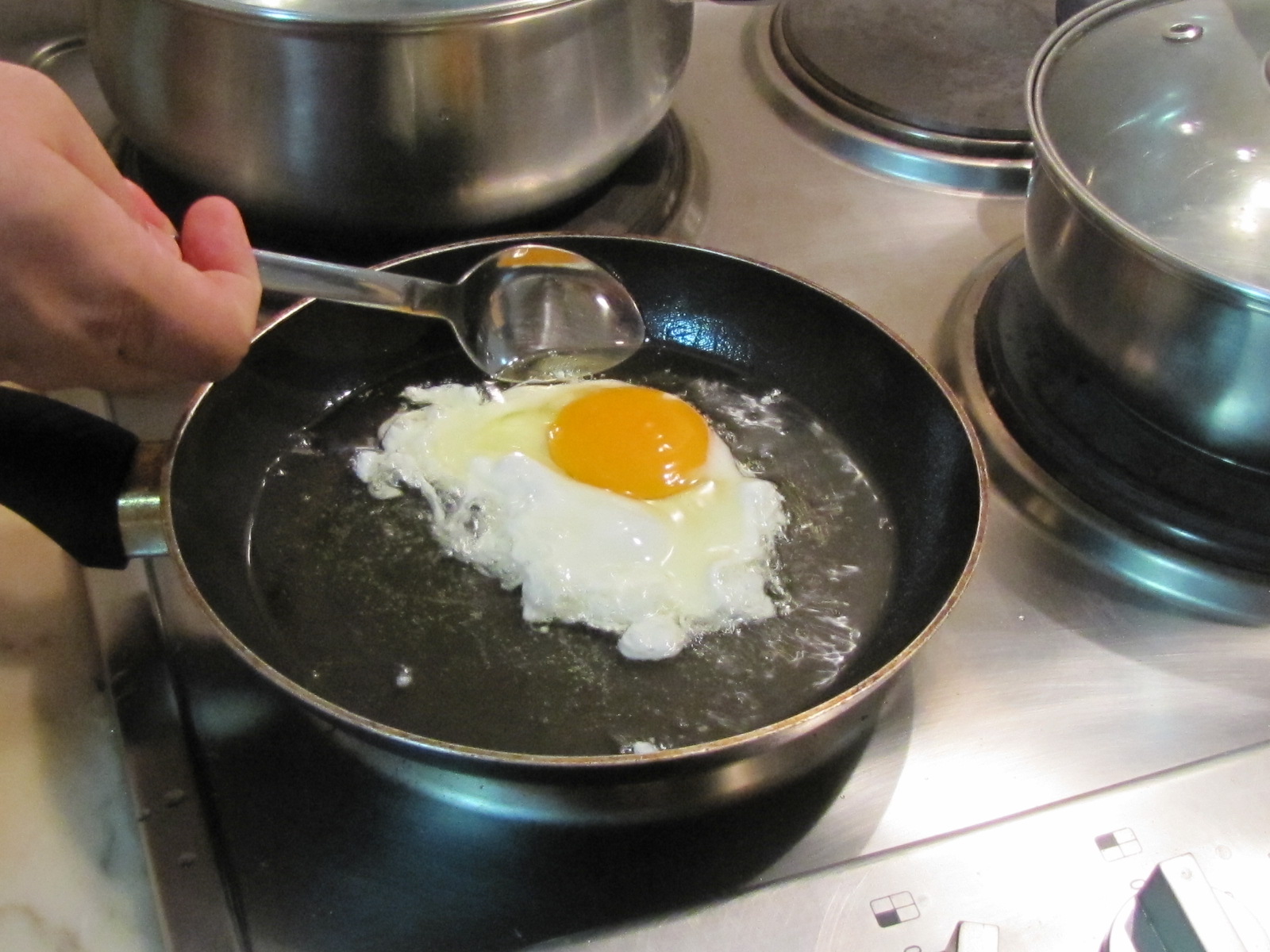 Como Fritar Ovo Sem Grudar na Panela? Como fritar OVO sem Grudar na ...