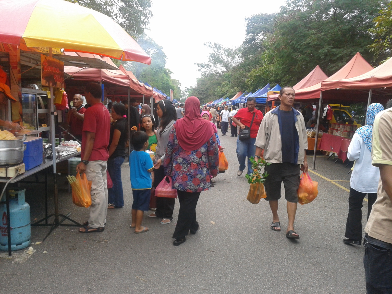 Johor Ke Terengganu.: Pasar Tani Stadium Larkin
