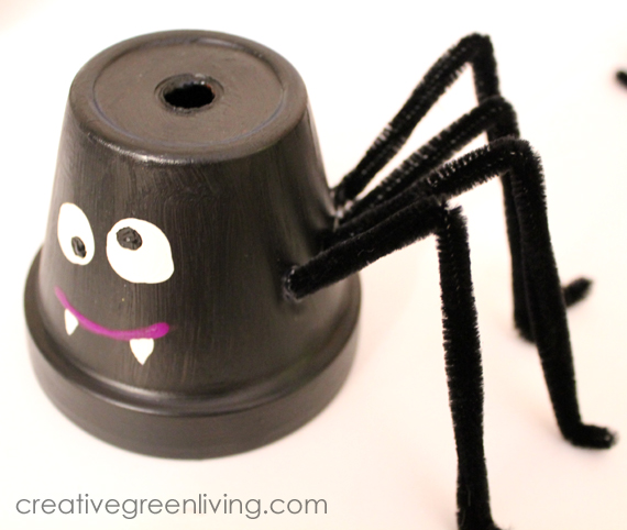 Make Friendly Spiders from Upcycled Flower Pots | Creative Green Living