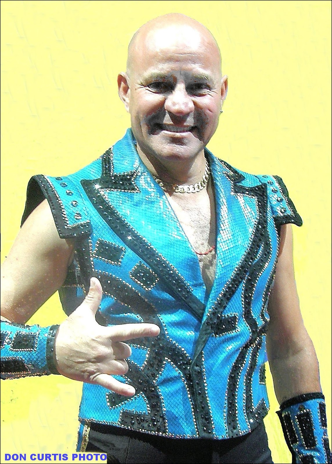 CIRCUS PERSONALITY PHOTOS: Super Tiger Man