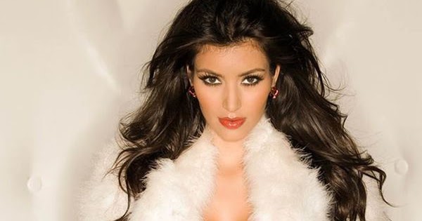 Toda La Tv Kim Kardashian Se Muestra Desnuda Y Sin Censura En Memoria De Hugh Hefner