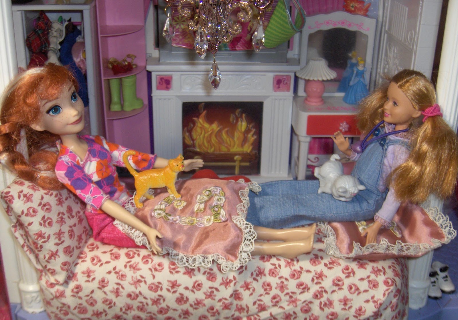 Barbie:OldNewGreenRedo : Back to School:Homework Cabinet and Chalkboard