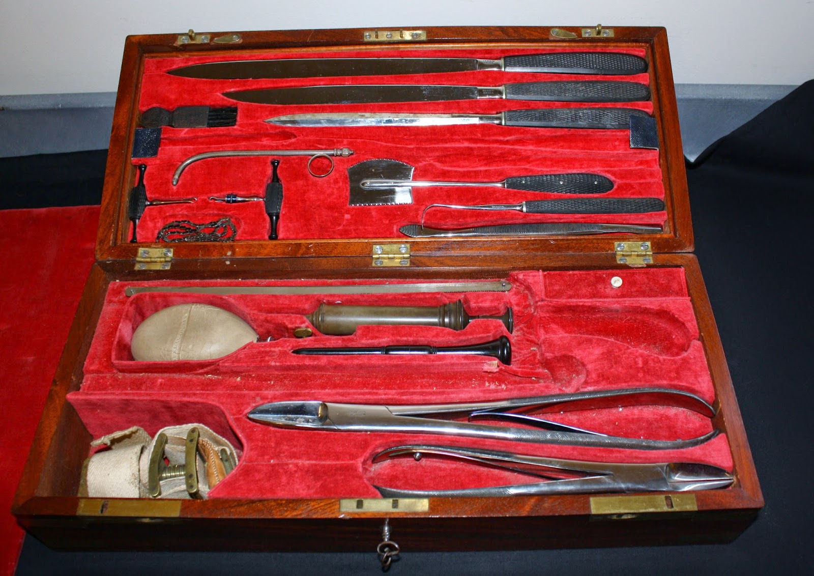 Guardian of the Artifacts: The History of a Surgical Kit