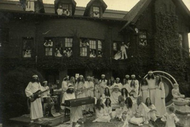 ASL: Gatherings: Groups: Communes