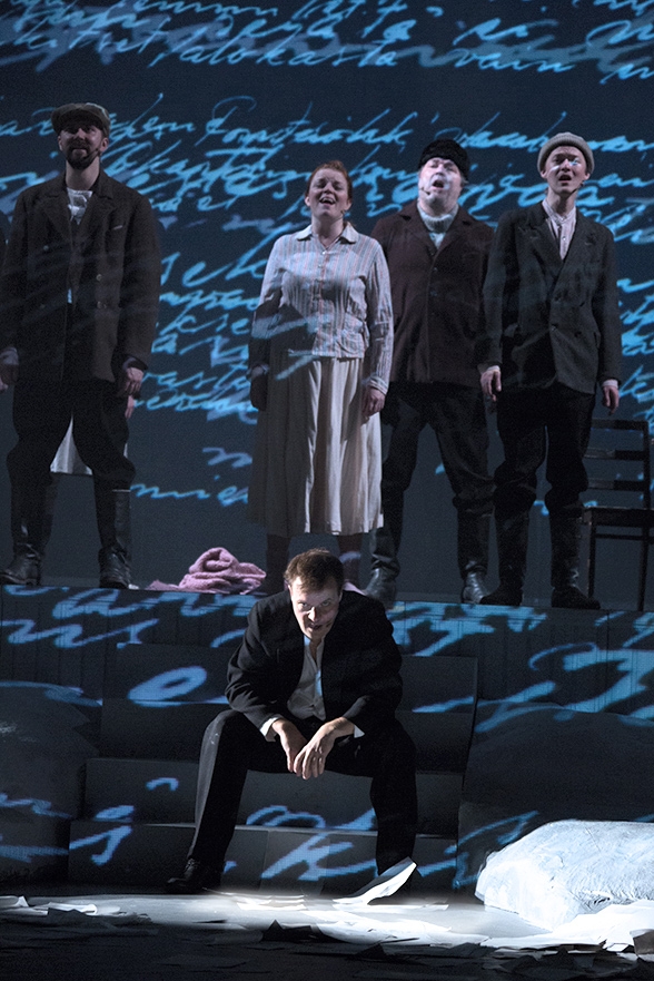 Kirja hyllyssä: Lauri Viita 100 vuotta