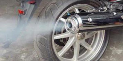 Tips Cara Mengatasi Motor Berasap