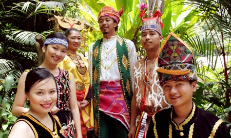 Momento: Sabah: Culture & People