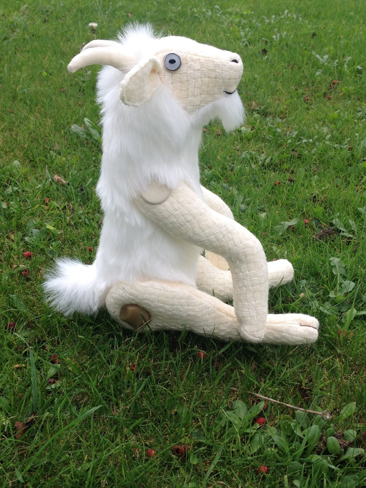 The Raggy Rat ...: New white goat doll ...