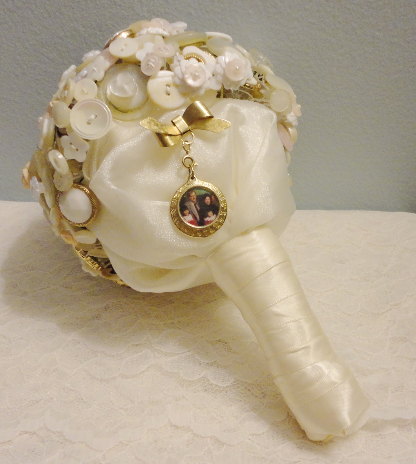 DSMeeBee: My DIY Finished Button Bouquet