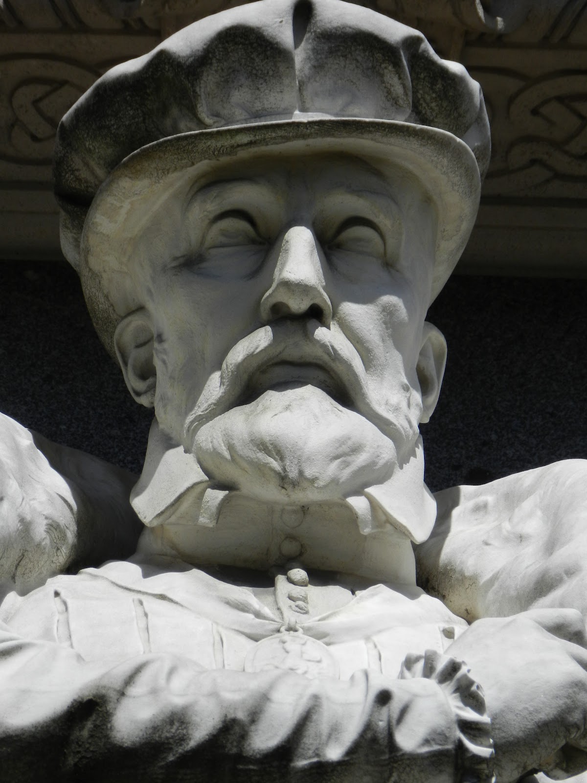 Aron, um espírita: "O rico avarento...!"