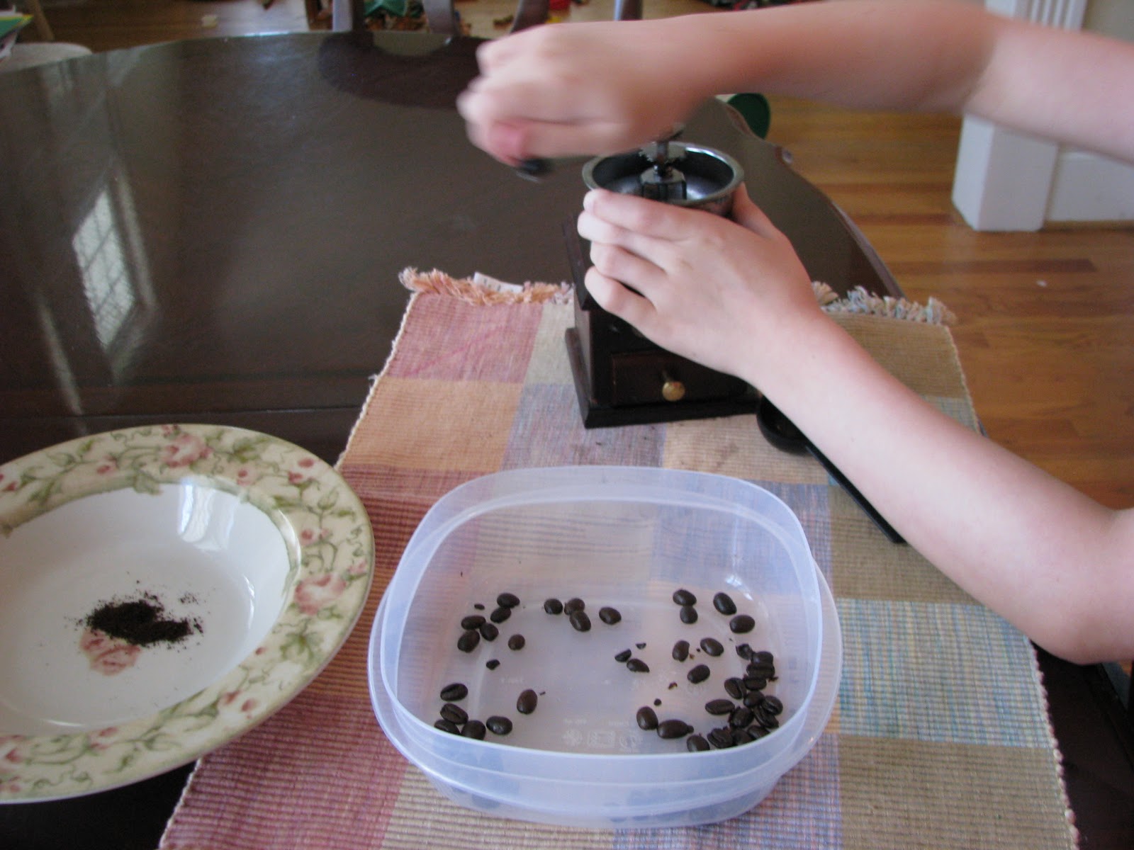 Homeschool Muse Mom: Sensory Activity-Grinding Coffee Beans