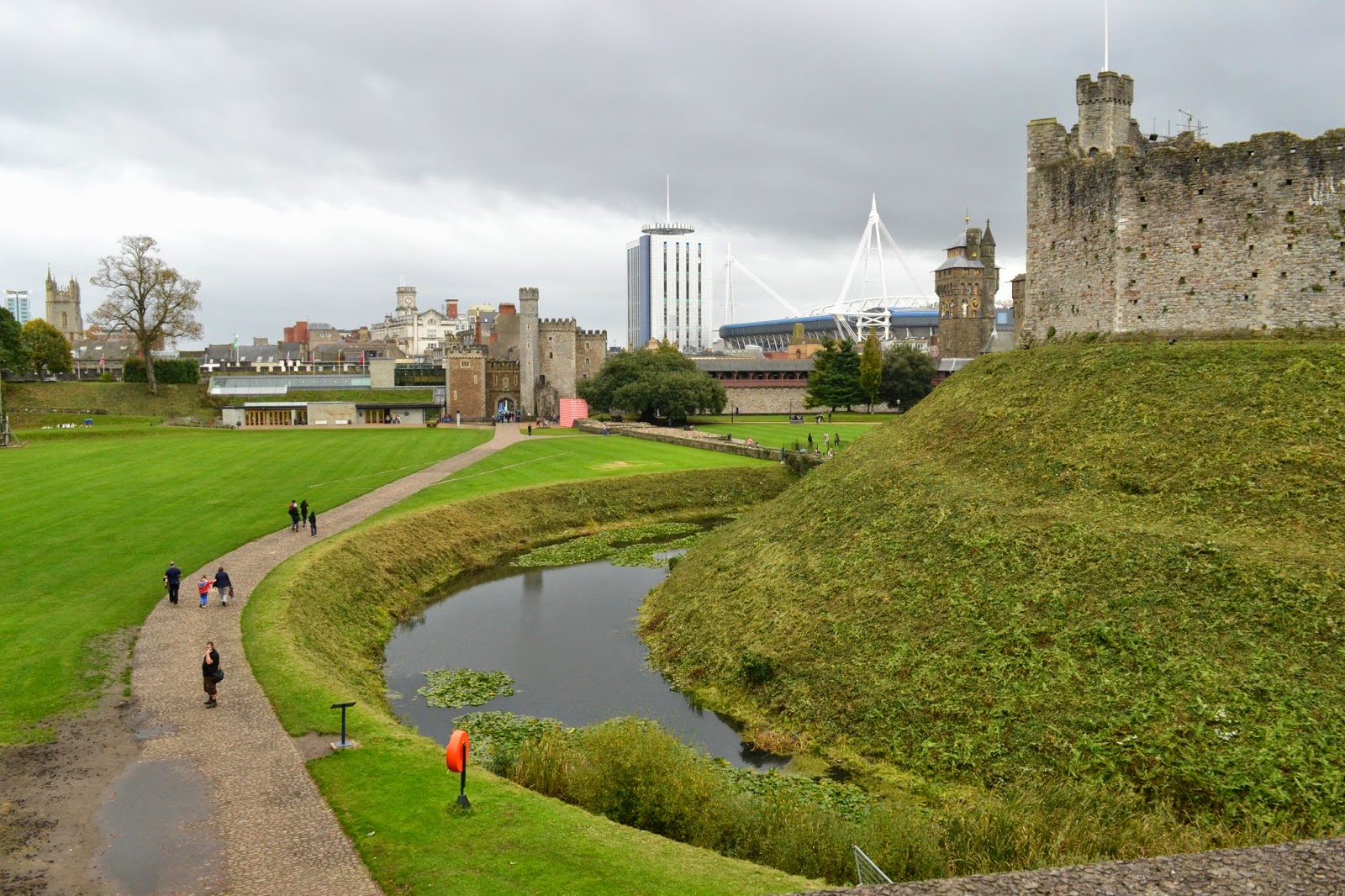 THE LONDON LOG: Cardiff/Caerdydd: Part One