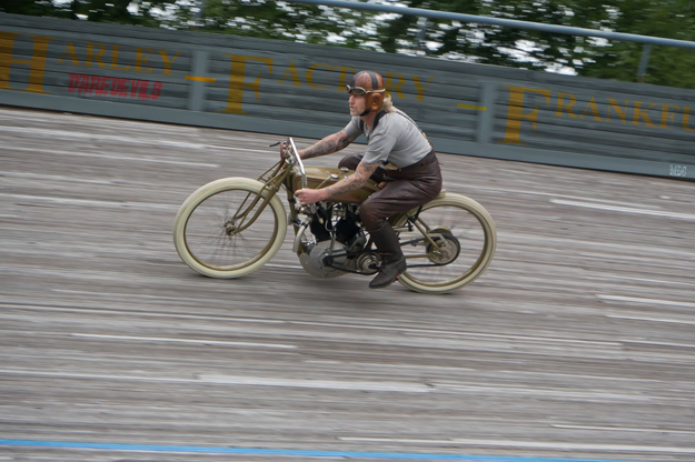 Modern Day Board Trackers ~ Riding Vintage