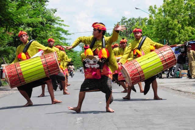 Gendang Beleq Mengenal Alat Musik Perang Suku Sasak Indonesia Tourism And Travel Information
