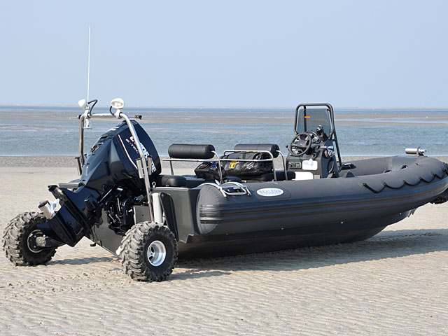 DEFENSE STUDIES: APM Terima 6 Bot Amfibia