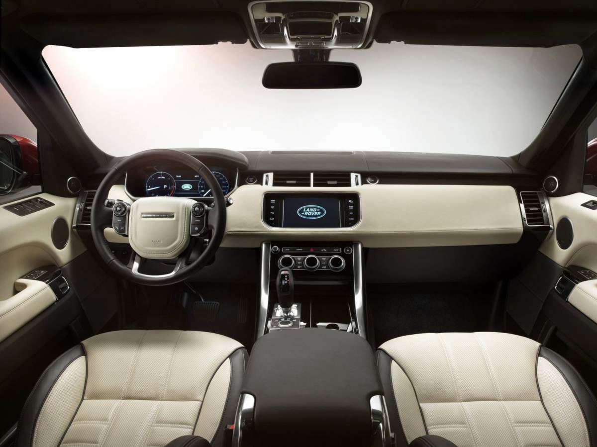 Nova geração do Range Rover Sport traz traços do Evoque