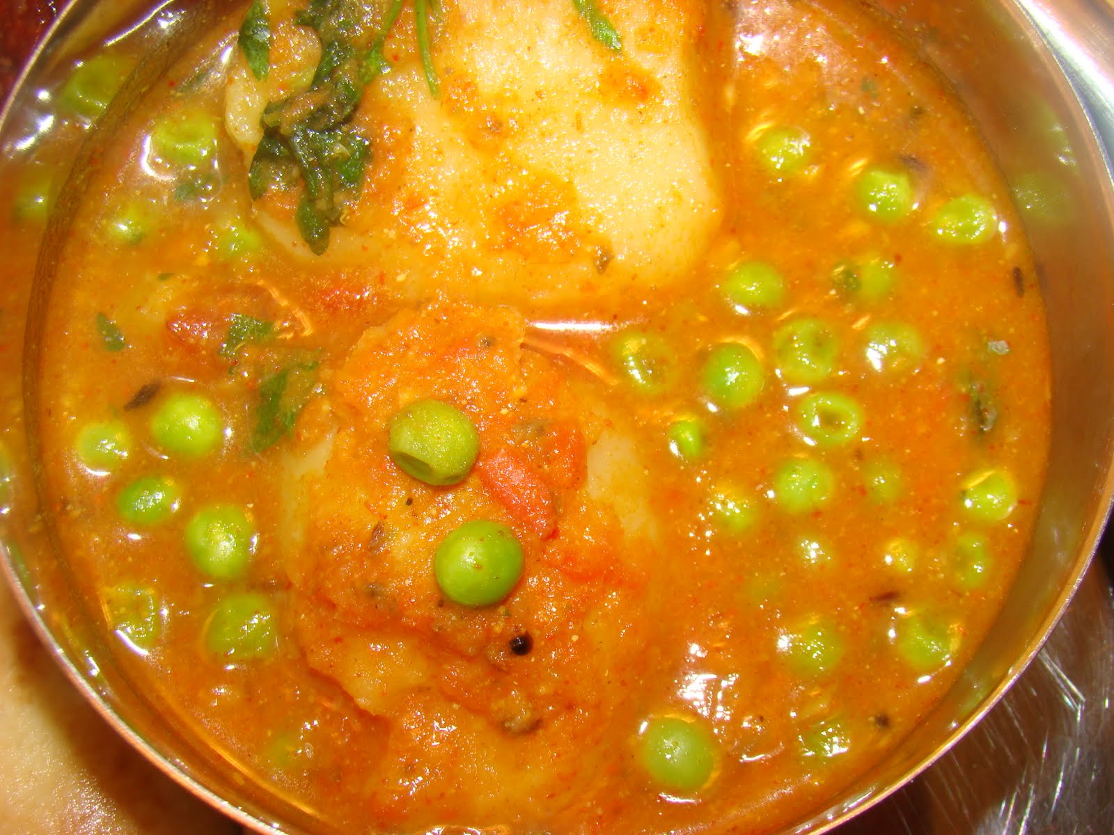 My Favorite Recipes Collection: Aloo Matar Ka Jhol: Spicy Potatoes and ...