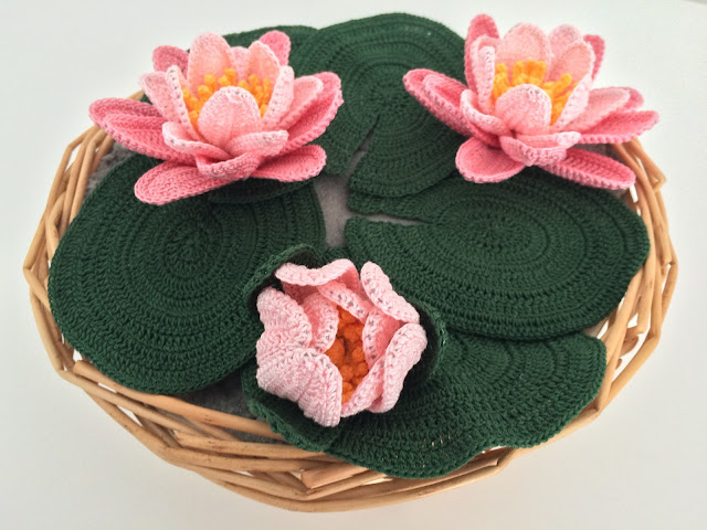 How to crochet a Water Lily