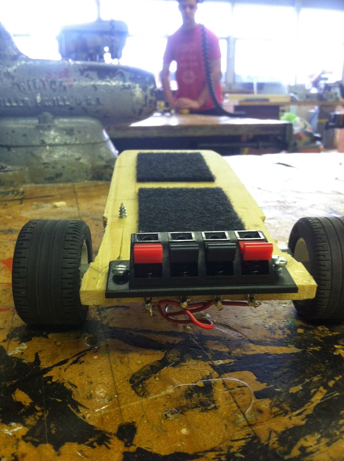 APengineering_Ruiz: Sumobot Racer