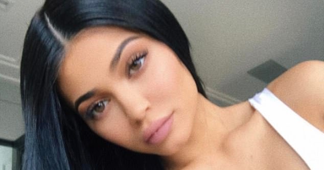 Latest Updates Kylie Jenner Sizzles In Cleavage Baring Selfie