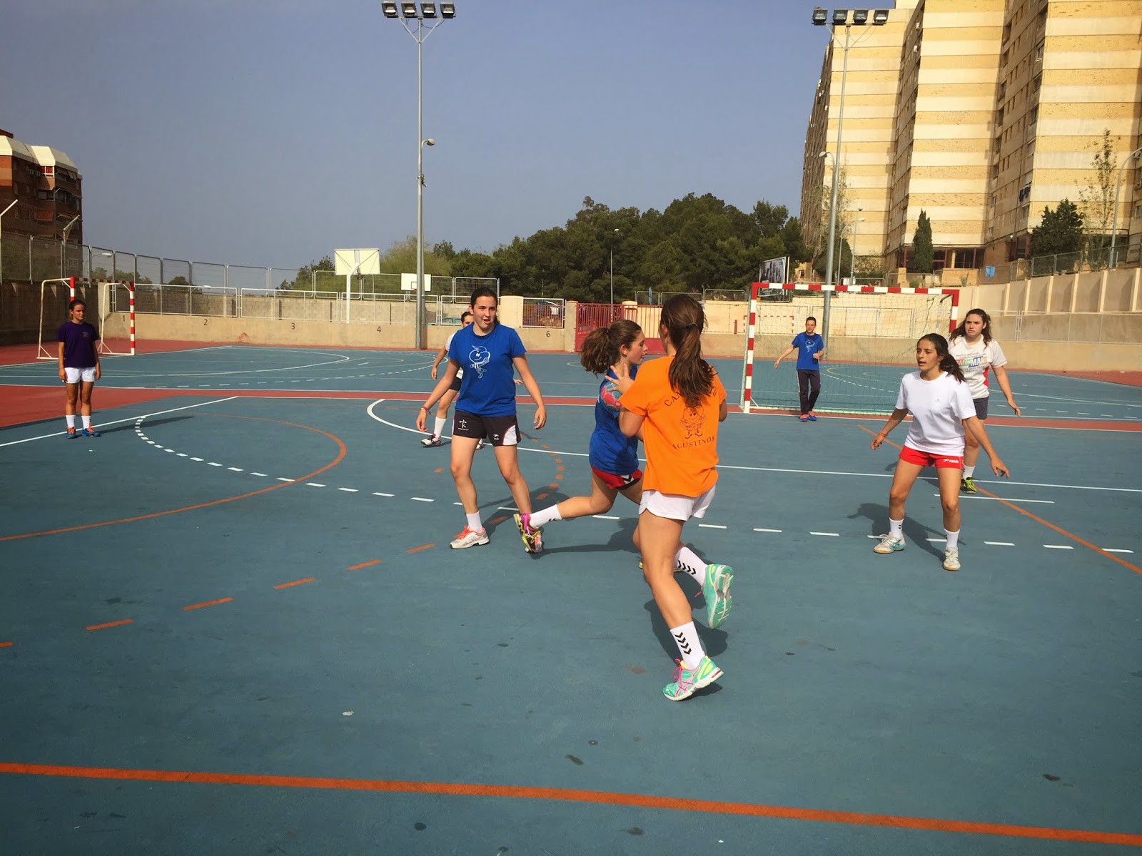 Initiation Handball: Crossing and exchange