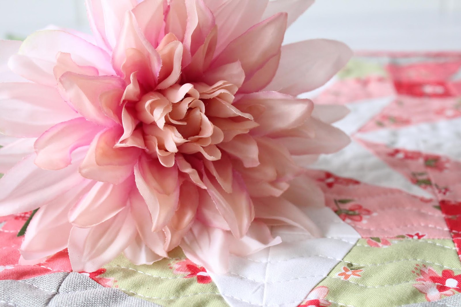 Daphne Mini Quilt PDF Pattern - Threadbare Creations