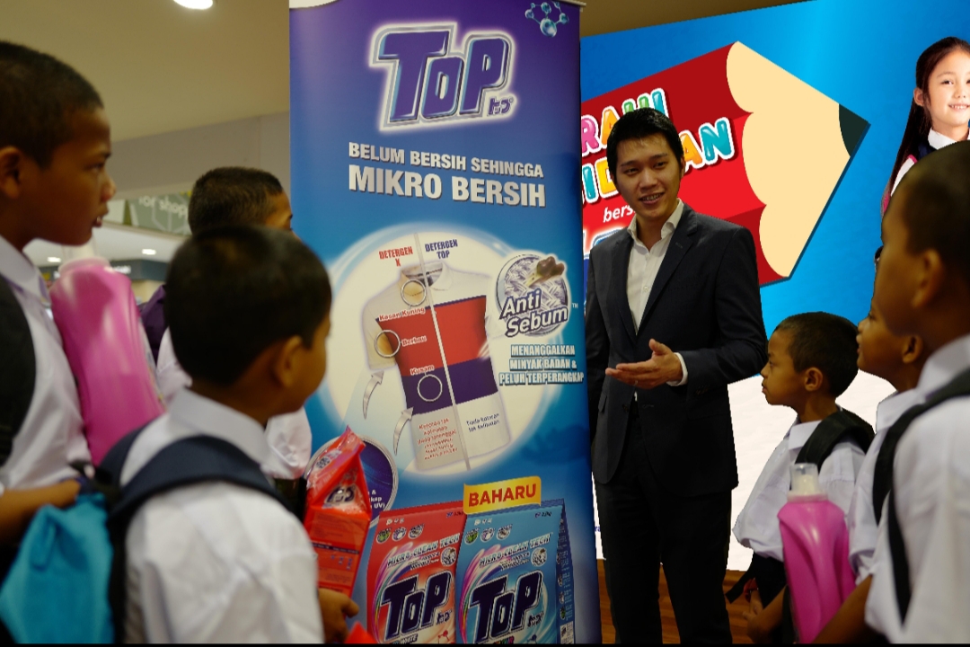 A BRIGHTER FUTURE WITH TOP CSR CAMPAIGN PROVIDES 500 STUDENTS WITH ...