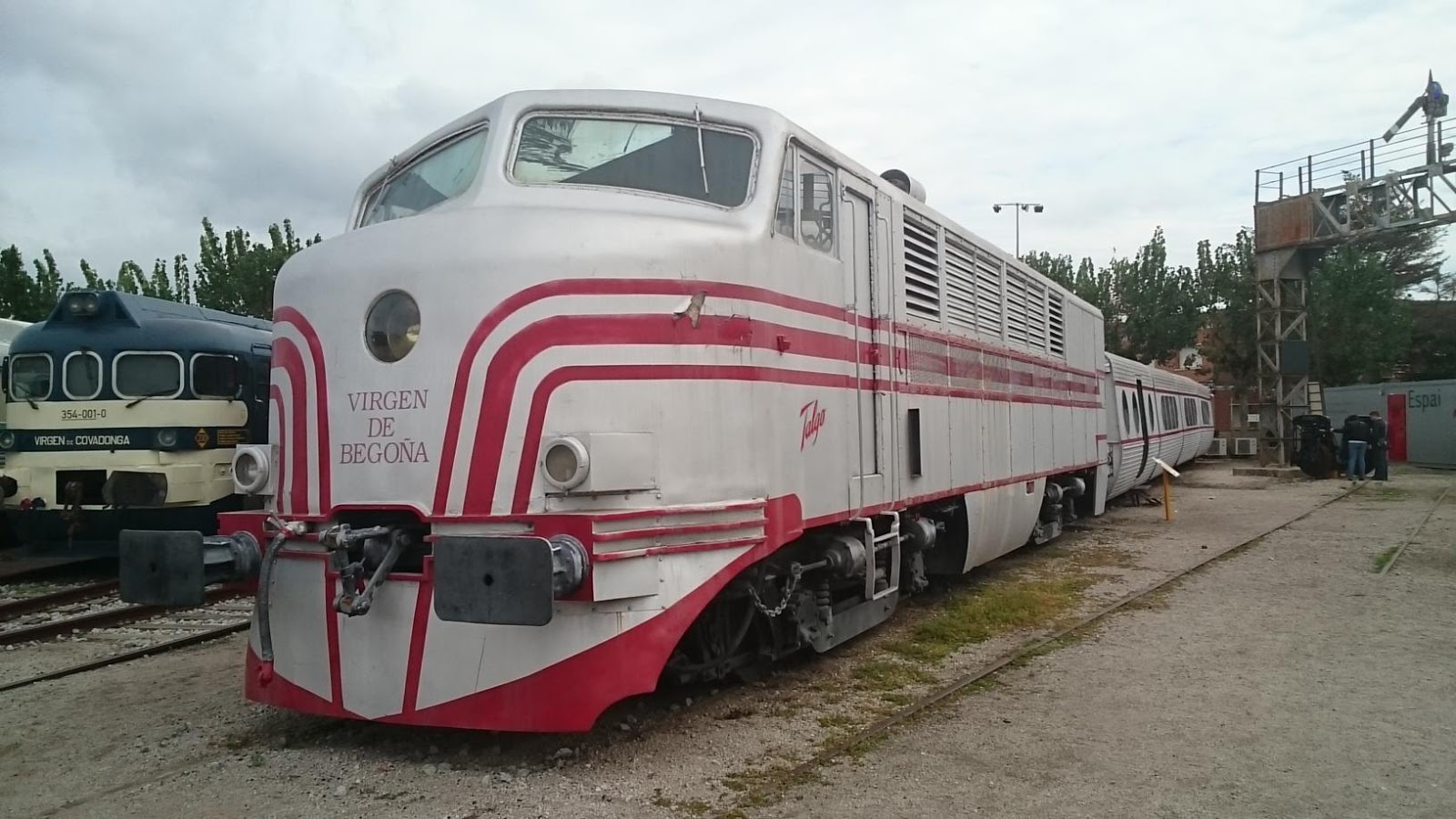 Rails sense fronteres: Locomotora sèrie 350 de Renfe - Talgo II