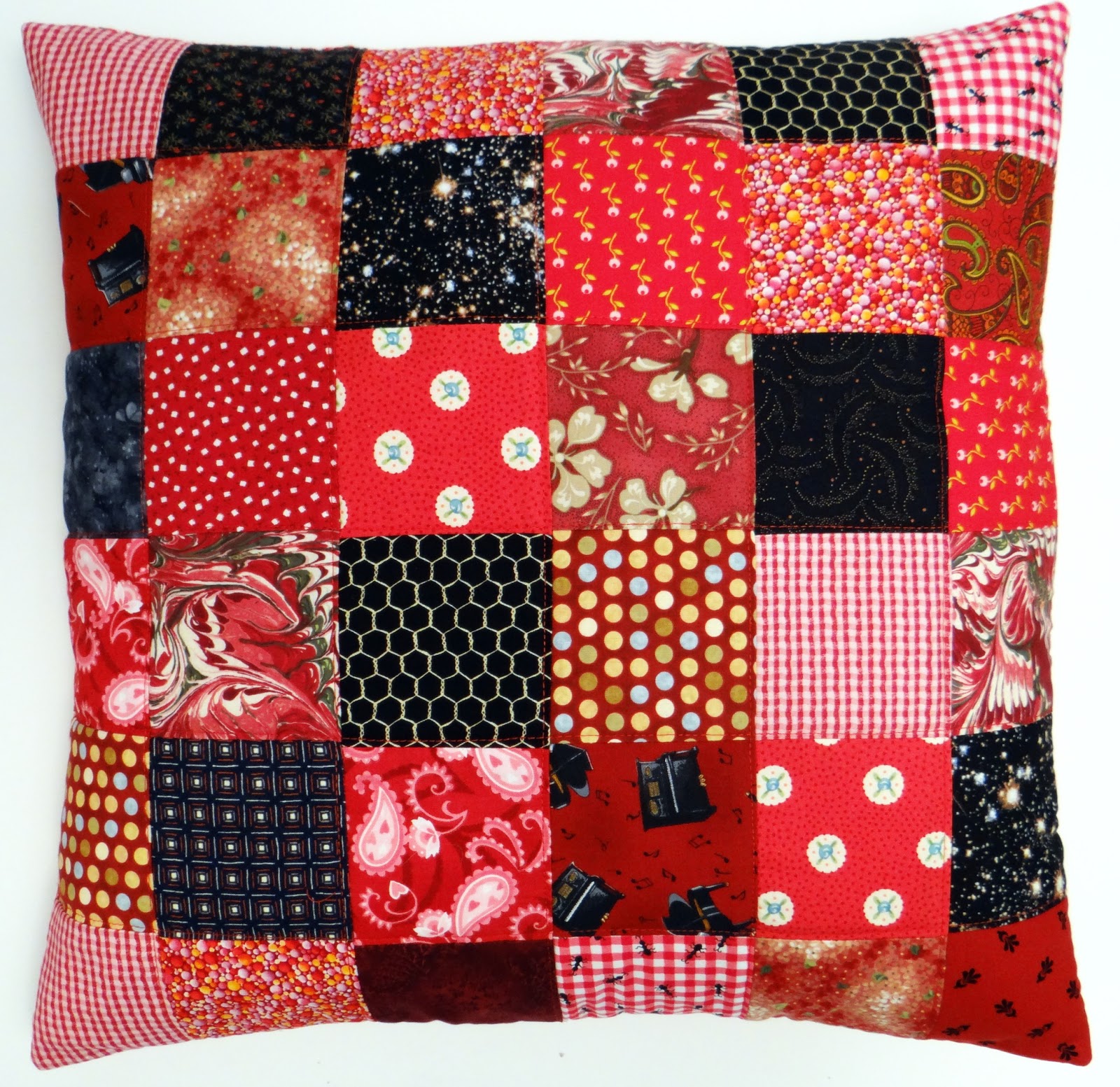 PazzaPazza: PATCHWORK PILLOWS