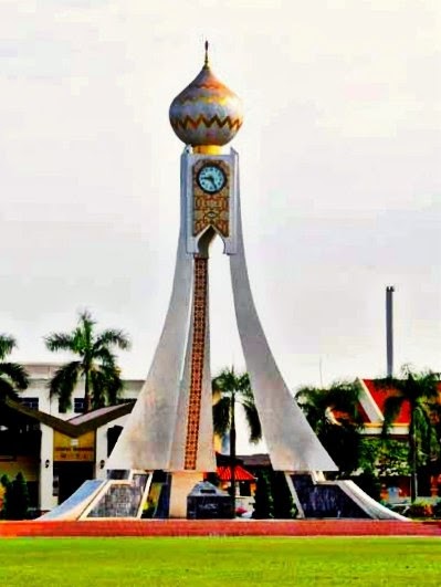 Menara Jam Kemerdekaan Malaysia - Relaks Minda